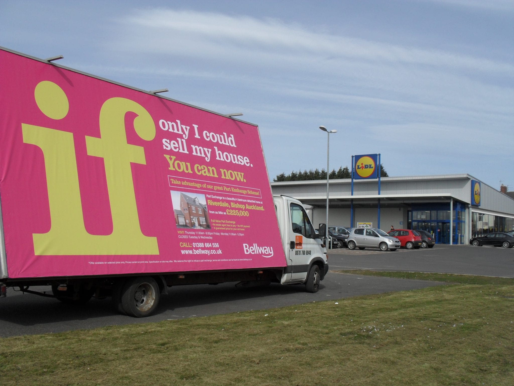 Mobile Billboard Advertising Across The UK - Gorilla Media